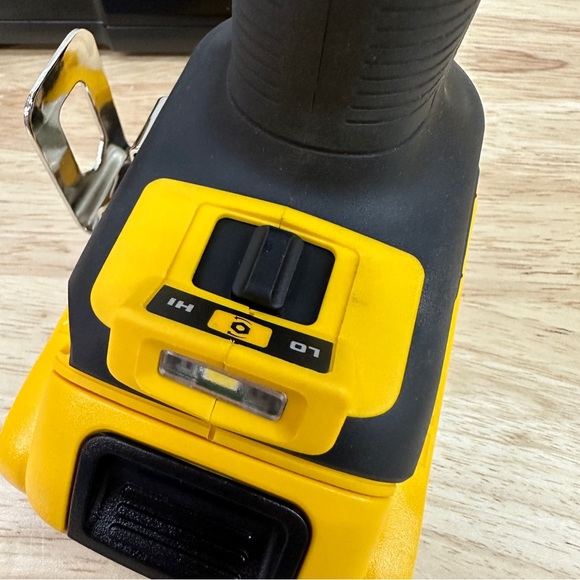 Dewalt | Other | Dewalt New Impact Wrench Dcf894 Brushless Xr 2v 2ah ...
